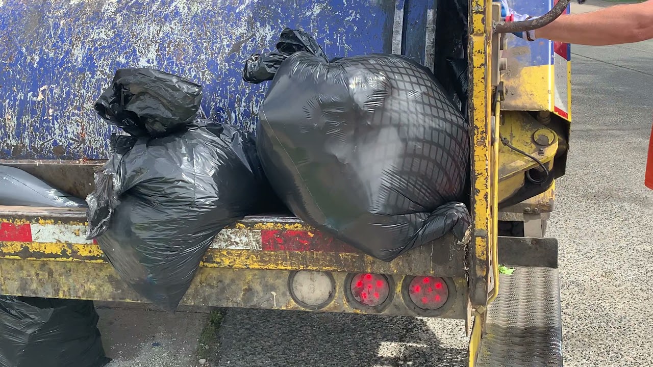 Garbage truck rear pack 2 - YouTube