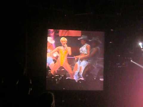 Miley Cyrus, Bangerz Tour, Do My Thang. (part2)