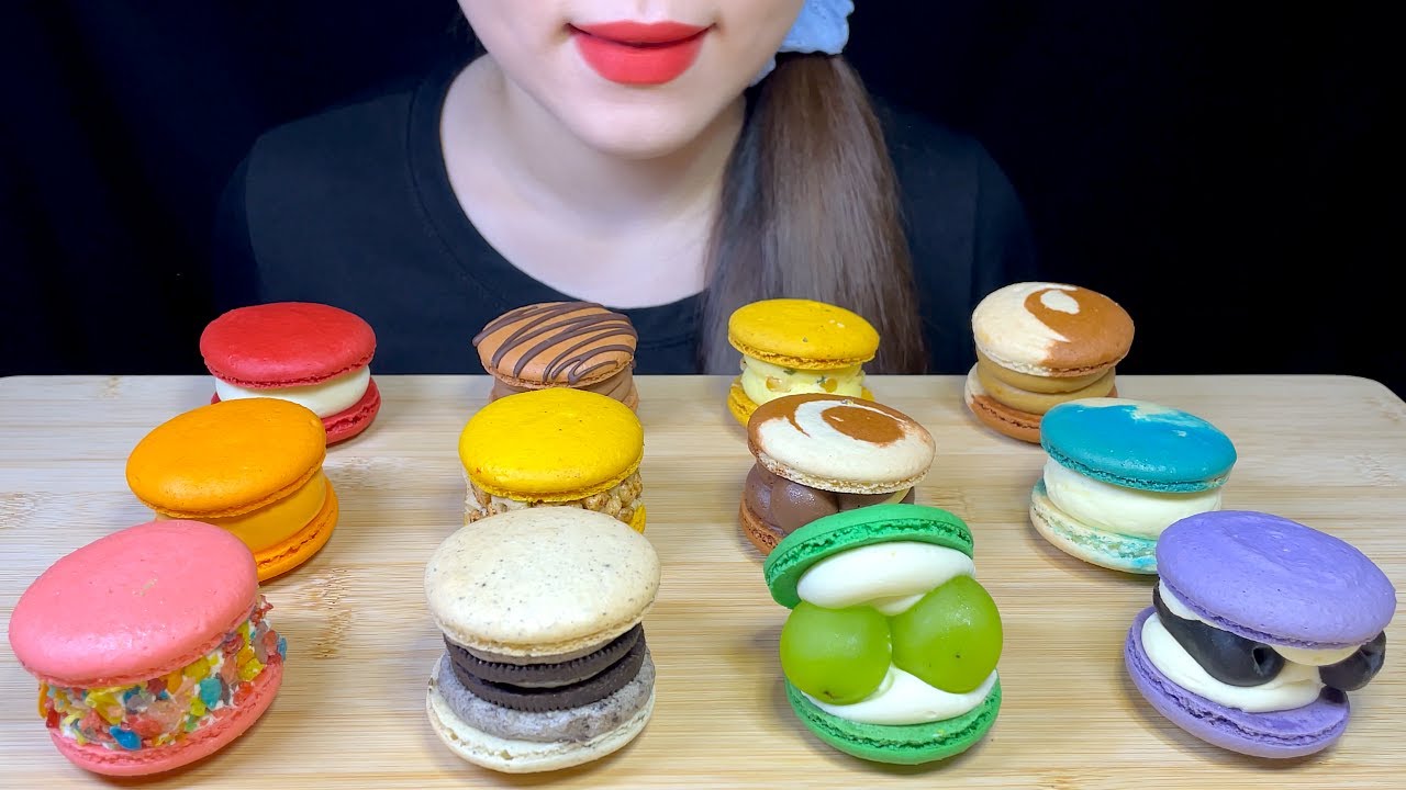 ASMR COLORFUL MACAROONS MUKBANG, 생과일 뚱카롱, 알록달록 마카롱 먹방🌈🍇🎉 - YouTube