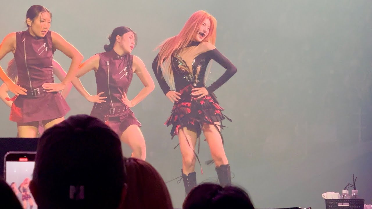240224 ITZY Yeji - Crown On My Head (live debut) live @ Jamsil Arena ...