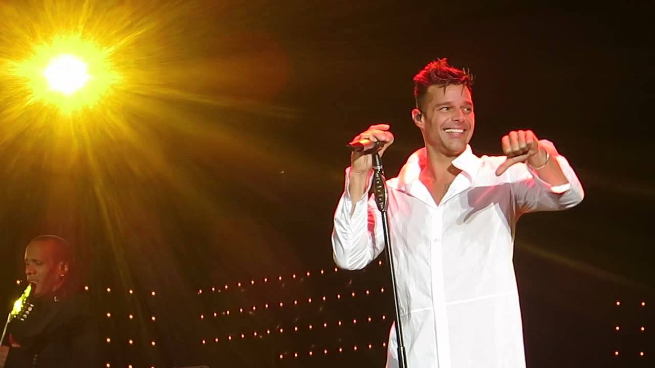 2015 Ricky Martin in concert in Miami - Tu Recuerdo - YouTube