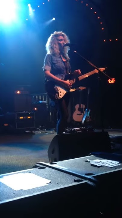 Tori Kelly- Confetti (live) - YouTube