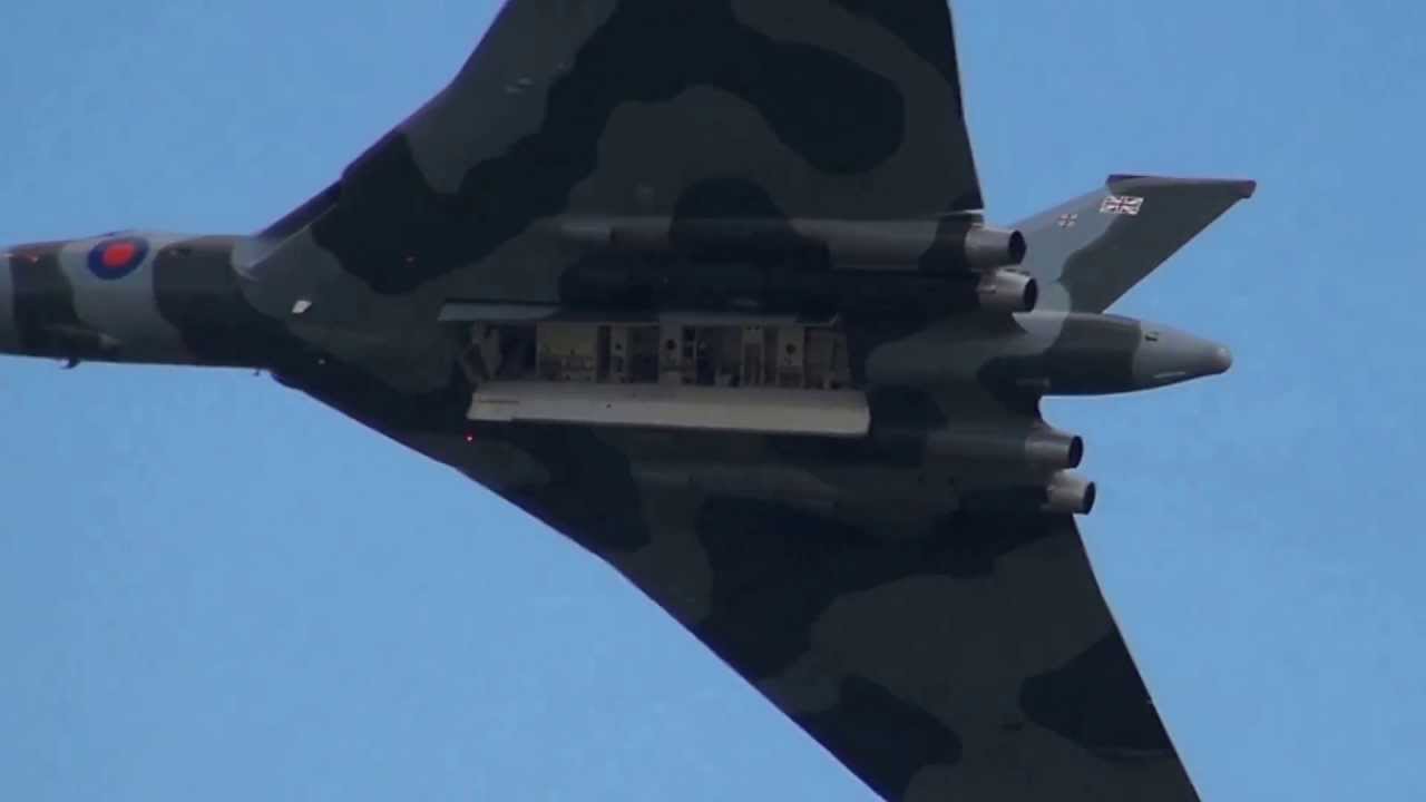 Avro Vulcan at RAF Cosford - YouTube