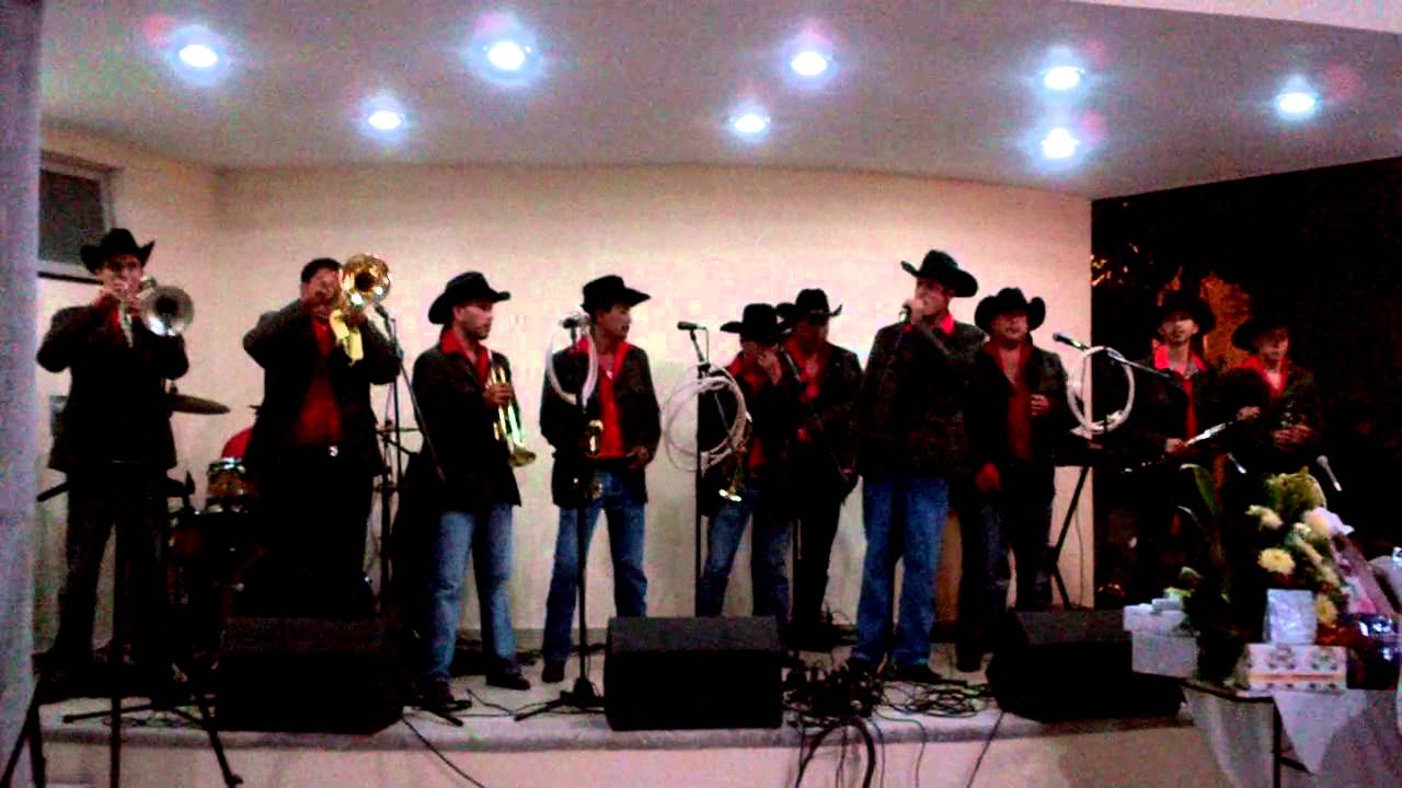 LA TEXANITA GRUPO LOS 13 VALIENTES - YouTube