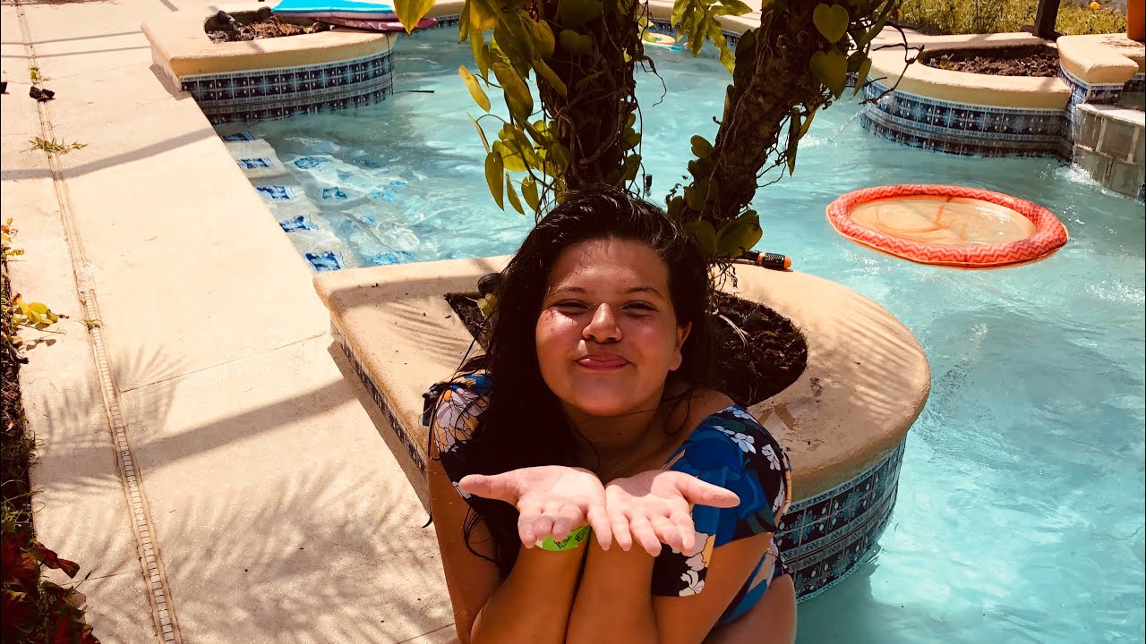 Come with me to the pool 🏊‍♀️ - YouTube