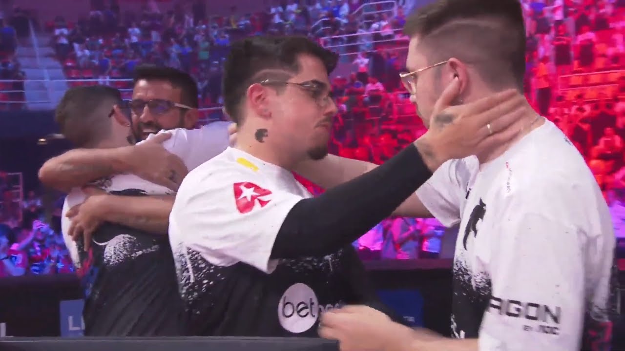 Furia emotions after losing semi-final - YouTube