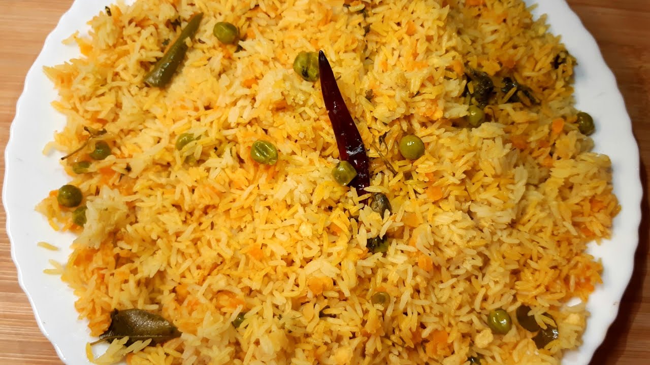 Masoor dal masala khichdi recipe in cooker l खिचड़ी रेसिपी - YouTube