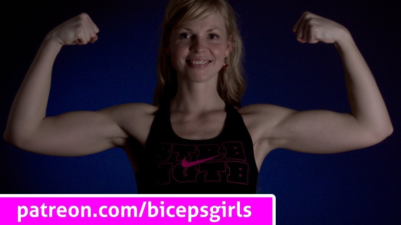 Muscle girl Andrea flexing her biceps and mixed armwrestling - YouTube