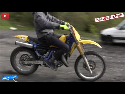 1982 SUZUKI RM 125 - BIKE REVIEW - NOT BEEN STARTED FOR 20 YEARS. - YouTube