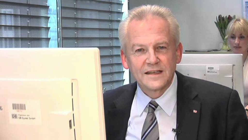 DB-Chef Dr. Grube in der Social-Media-Redaktion - YouTube