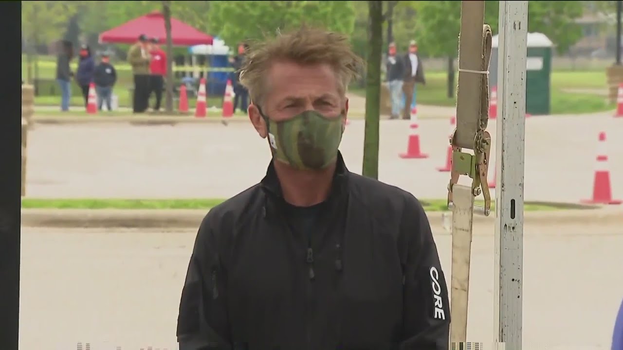 Sean Penn joins Lightfoot on tour of new Chicago COVID-19 testing site ...