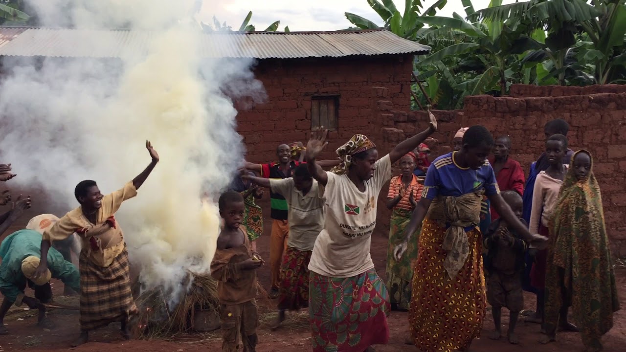 Batwa People Dance - Kirundo, Burundi - YouTube