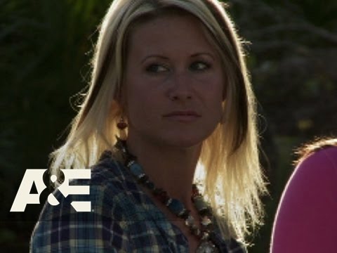 Lady Hoggers: War Stories | A&E - YouTube