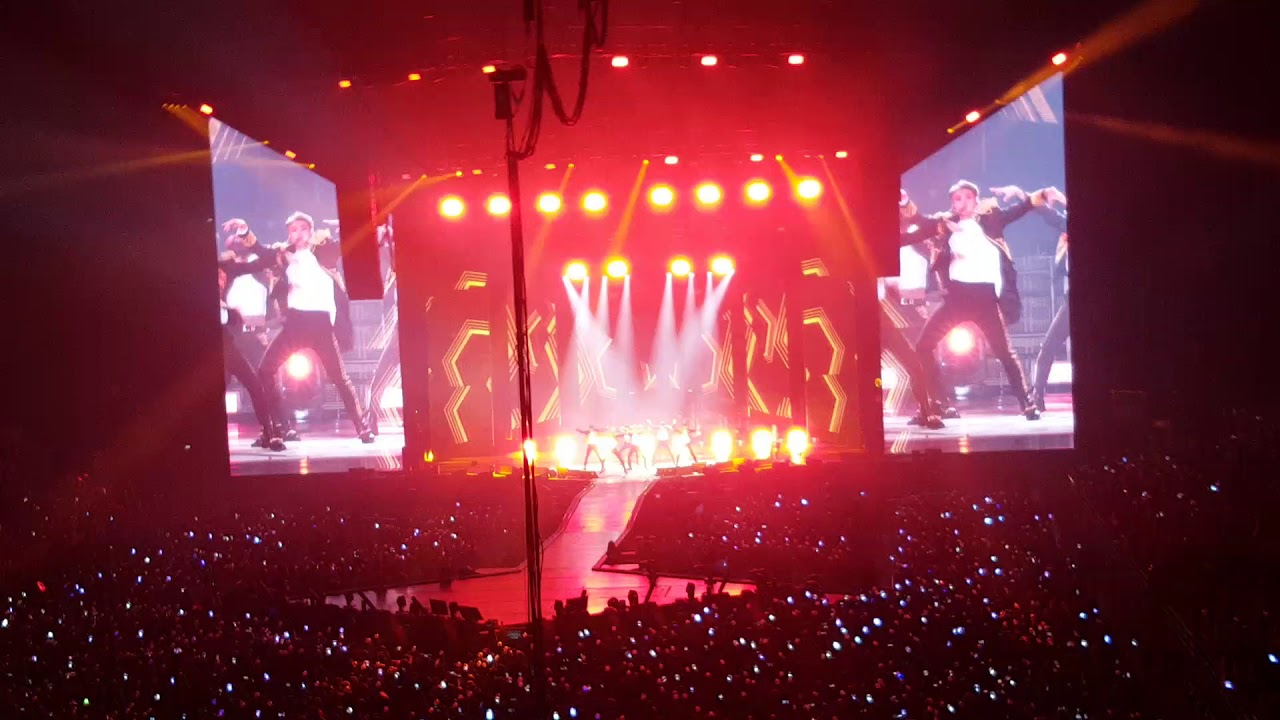 BTS in Paris opening + Idol - YouTube