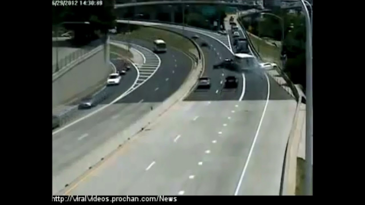 Dart Bus Crash Tollway - YouTube