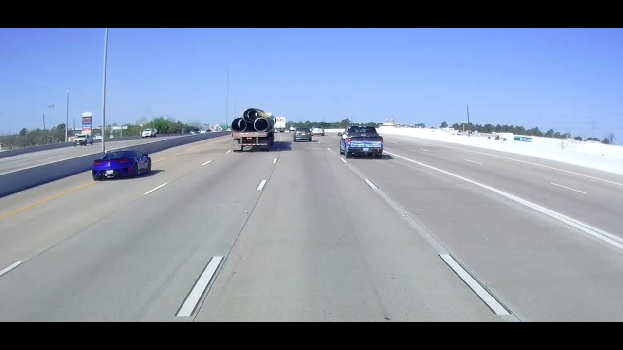 Freeway racing near-miss BW8 Houston - YouTube