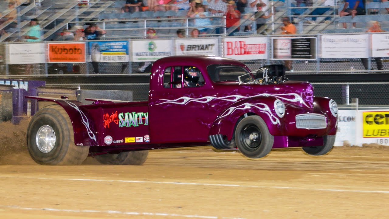 2WD Trucks pulling at Benson June 1 2018 - YouTube