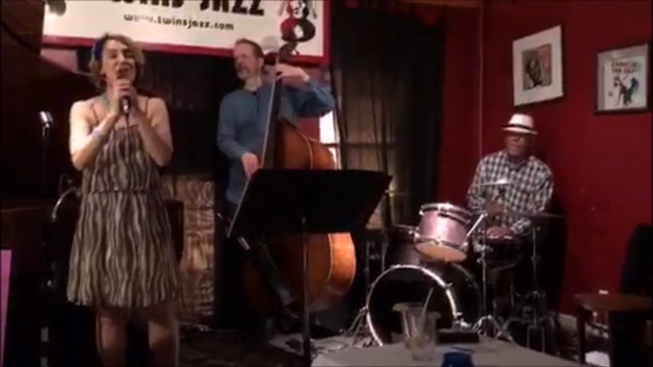 Esperanca Perdida - Julie Mack & Encantada - YouTube