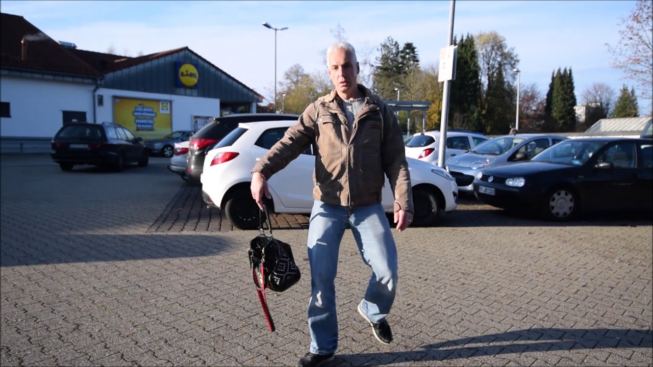 Der Mann und die Handtasche - YouTube