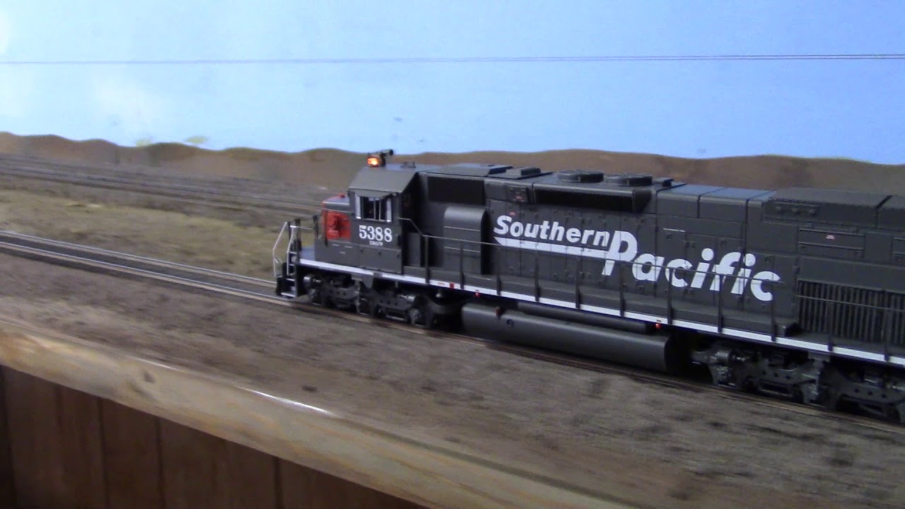 Athearn Southern Pacific SD40T-2 and SD40. - YouTube