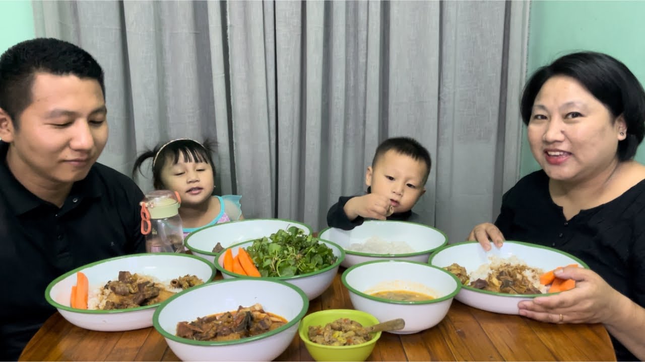 EATING OUR FAVOURITE INNARDS CURRY WITH STINKY BEANS PICKLE - YouTube