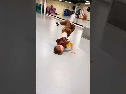 #breaking #shorts #youtubeshorts #like #follow #brekdance #style #hiphop #dance