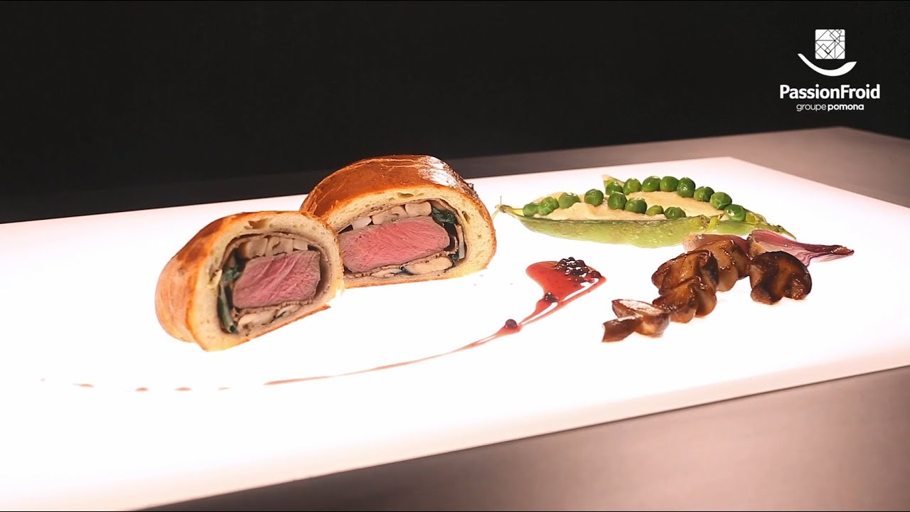 Filet de cerf Wellington sauce poivrade - YouTube