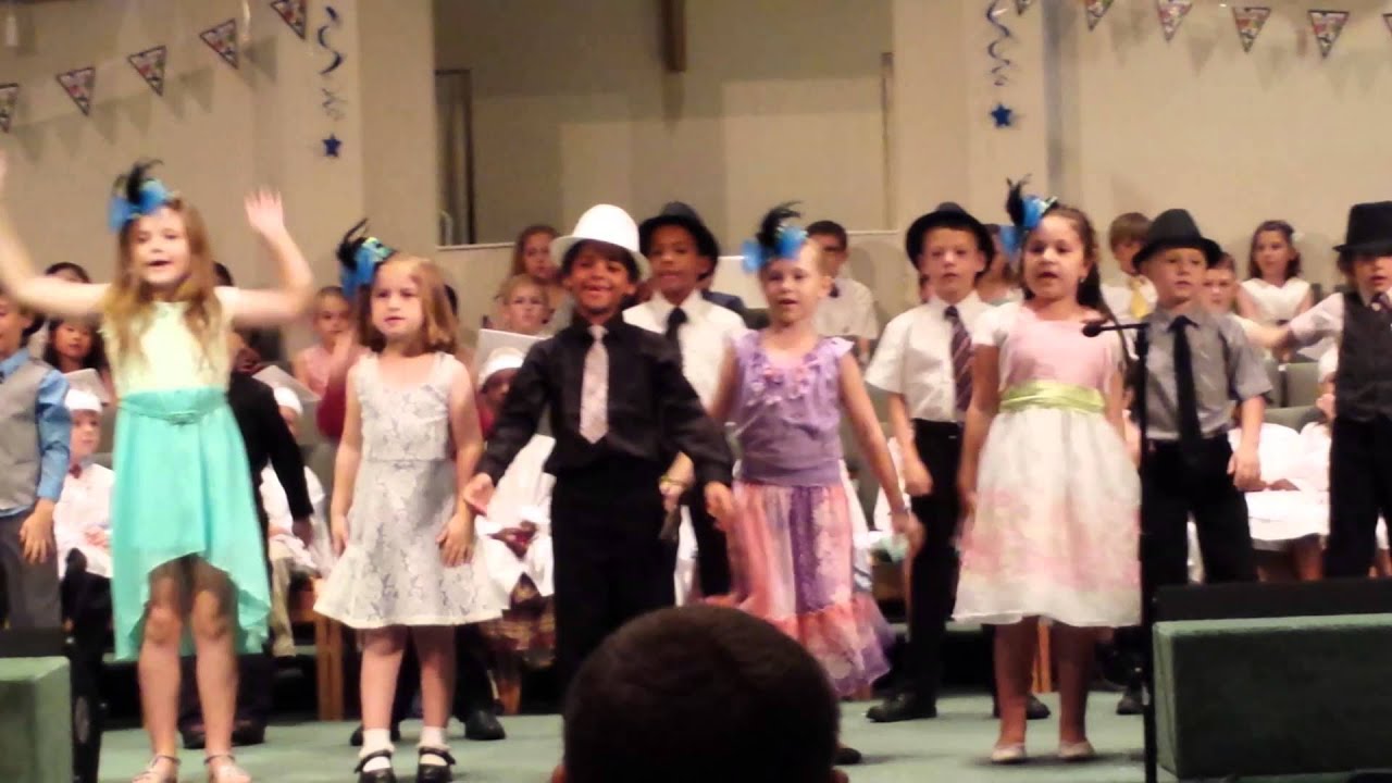 Isabella graduation 1st grade - YouTube