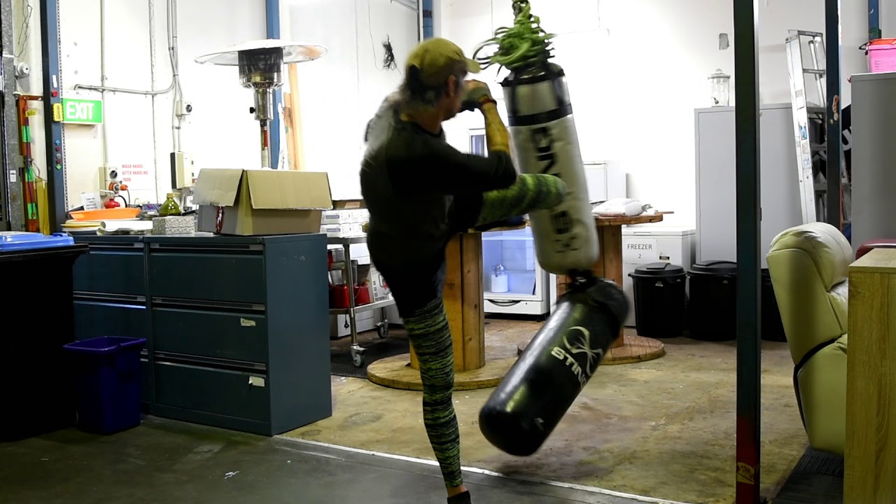 Heavy Bag Fighting June 06 20 Pt 1 - Rounds 1 and 2 - My first heavy ...