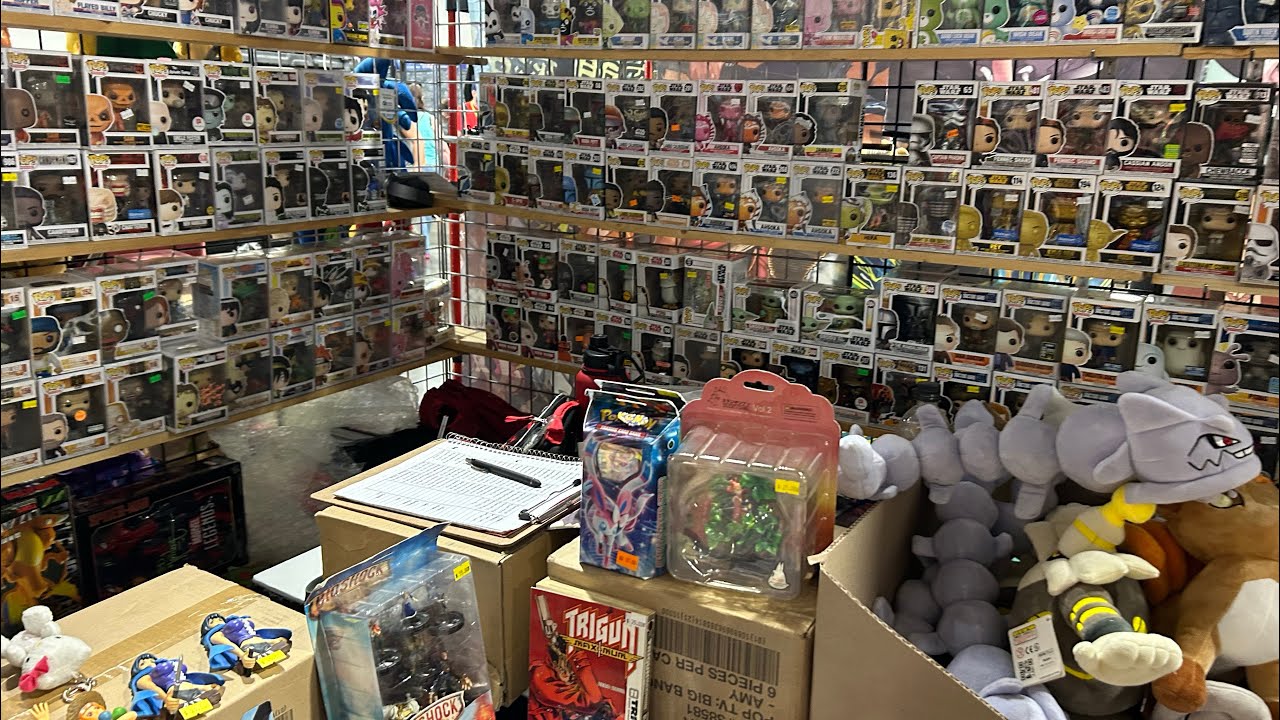 Day 2 at Denver Fan Expo 2023! Merch shopping! - YouTube