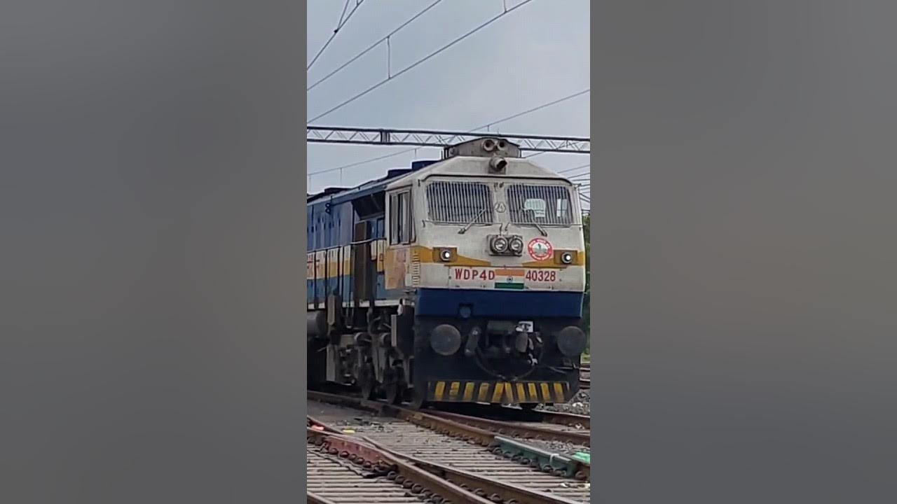 MLY WDP4D Horn _ 22723 Nanded - Shri Ganganagar SF Express (Via Jodhpur) Arriving Akola Junction ...