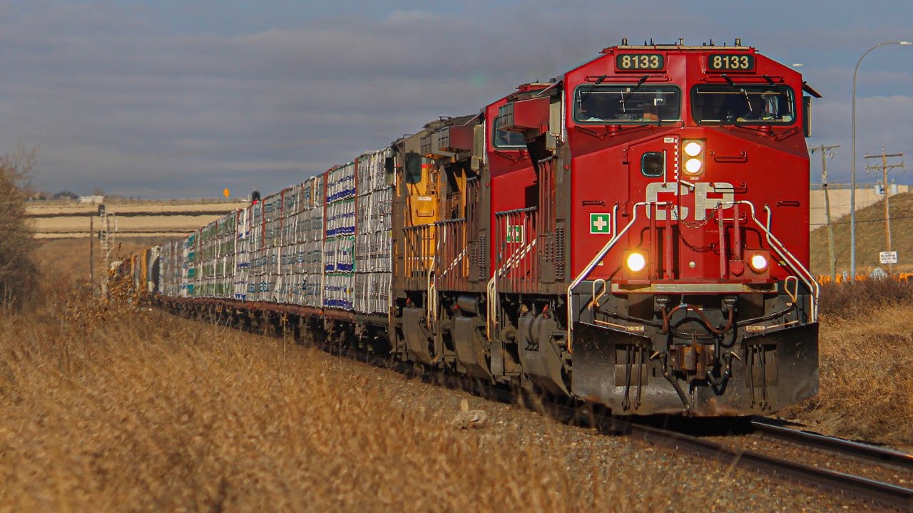 Old Union Pacific AC4400CW!!! CP 8133, CP 8018, UP 6447 and CP 8776 lead CP 400 into Calgary, AB ...