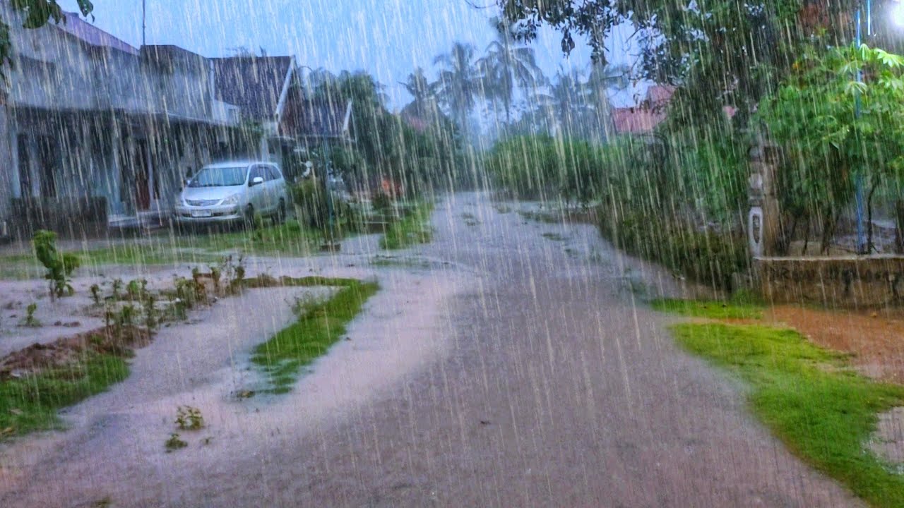 heavy rain poured down on our village, walking around to see the ...