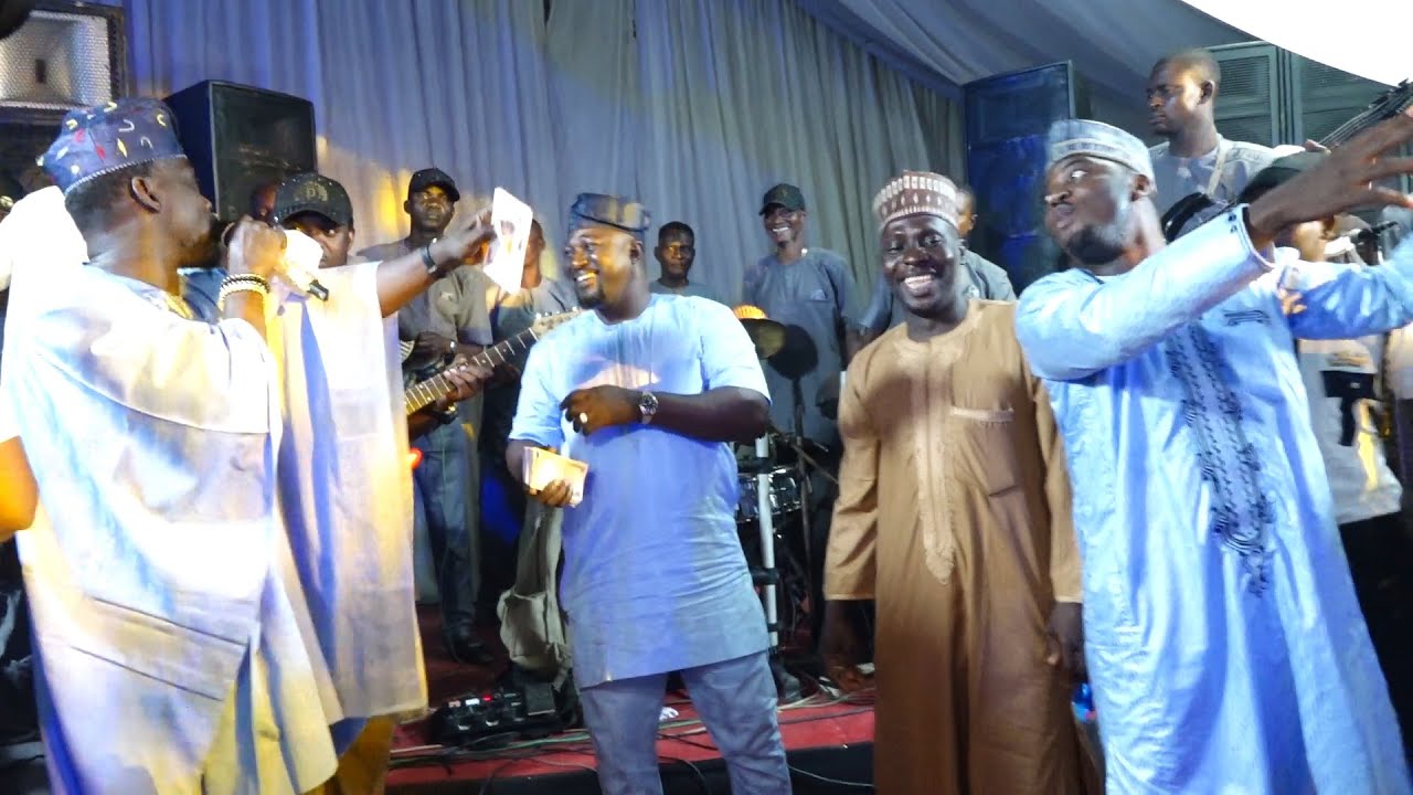 POPULAR SHEIK AMI-OLOHUN SPRAY WASIU ALABI PASUMA BUNDLE OF MONEY ON ...