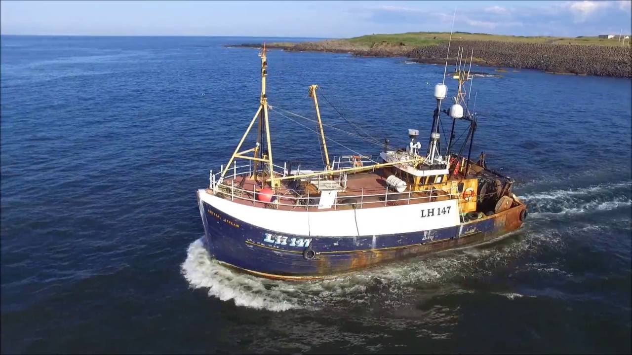 Crystal Stream LH147 leaving Eyemouth - YouTube