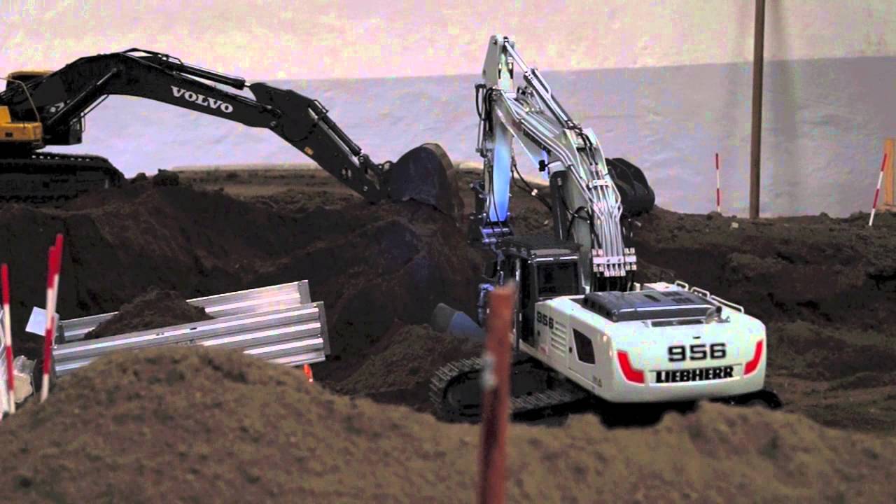 Liebherr 956 rc-excavator with clamshell bucket @ Stonebreaker-Area ...