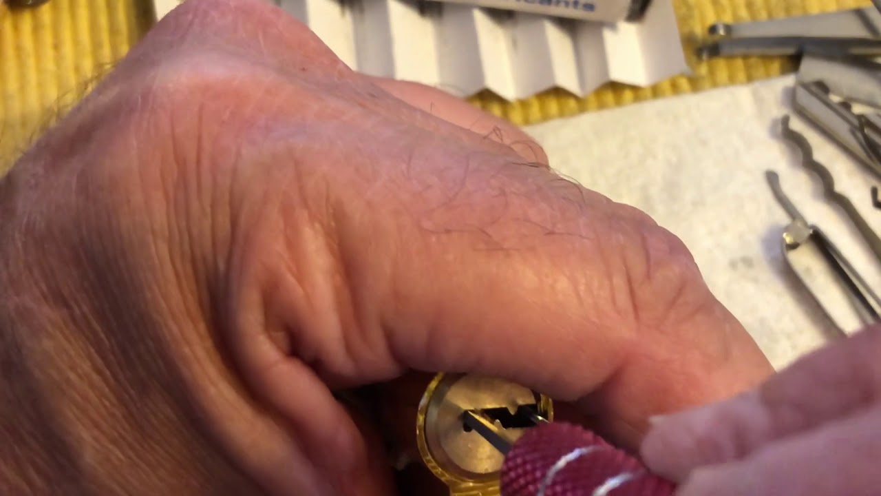 #253 Chinese Dimple lock picked. First Dimple lock picked on camera ...