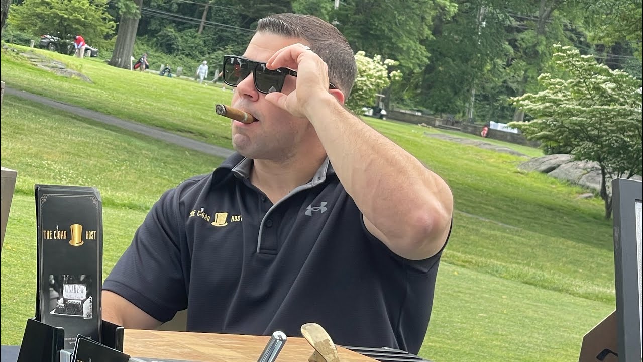 How to cut a pigtail cigar! - YouTube
