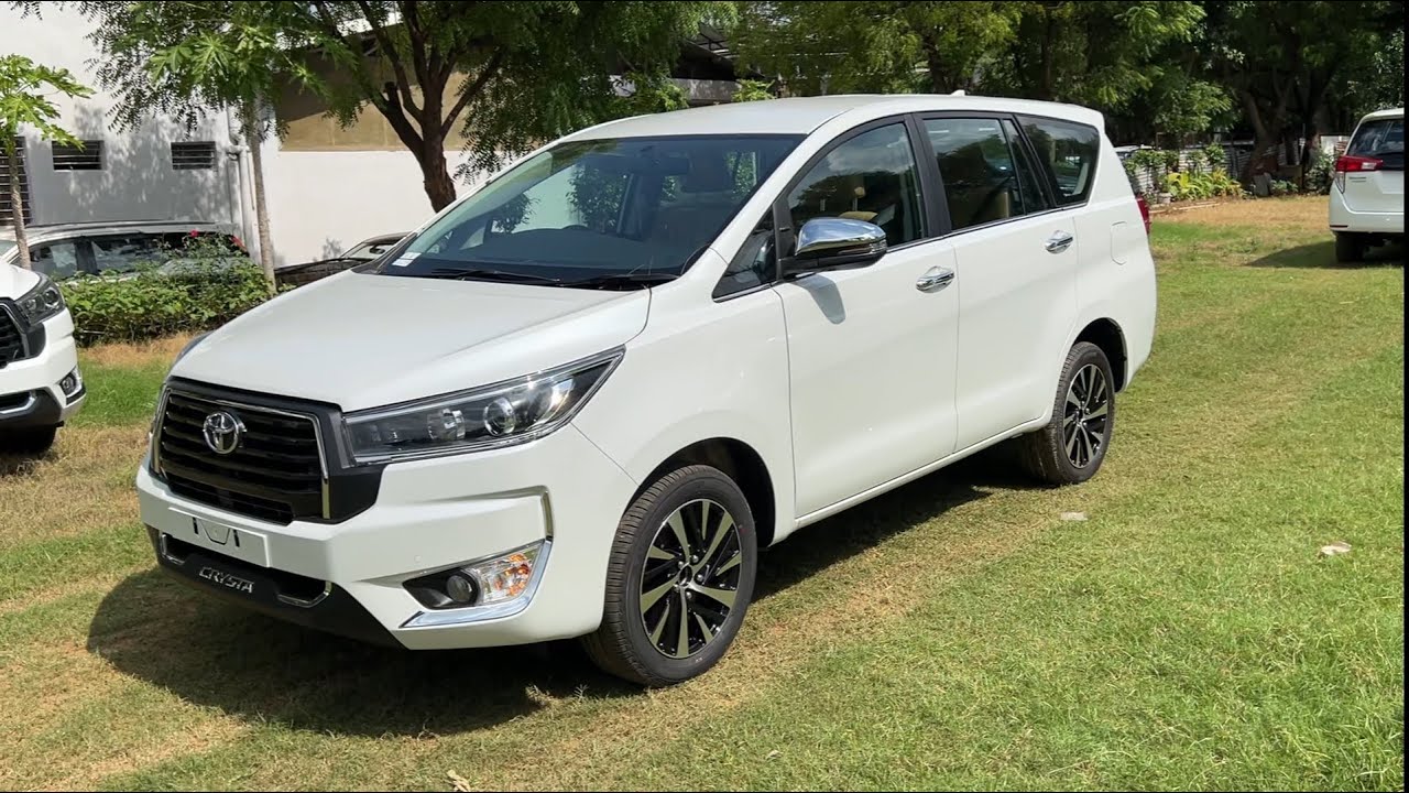 New Toyota Innova Crysta 2023 🔥 ZX - Top Model @ Rs 25.43L | White ...