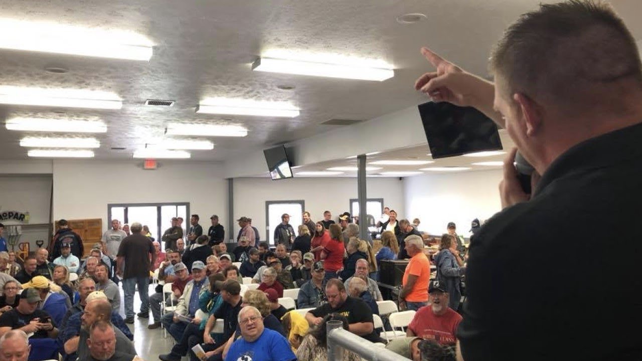 Ben Ladage Auctions in Auburn, IL - YouTube