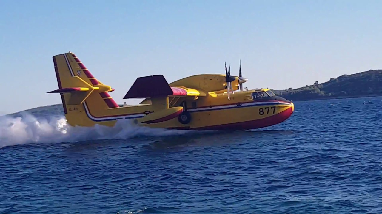 EPIC Kanader, Canadair CL-415 taking on water in Orebić, Pelješac. 27.9 ...