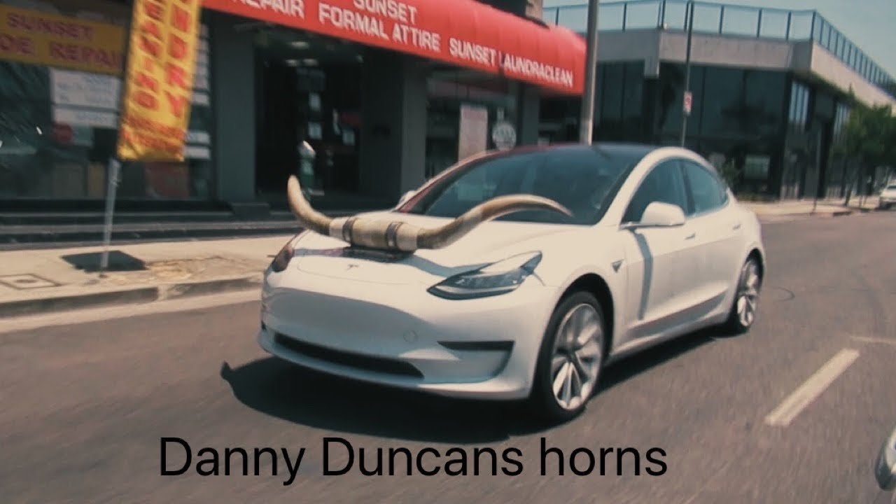 Touching Danny Duncan’s horns! Dude stops traffic to dance on TCP car ...
