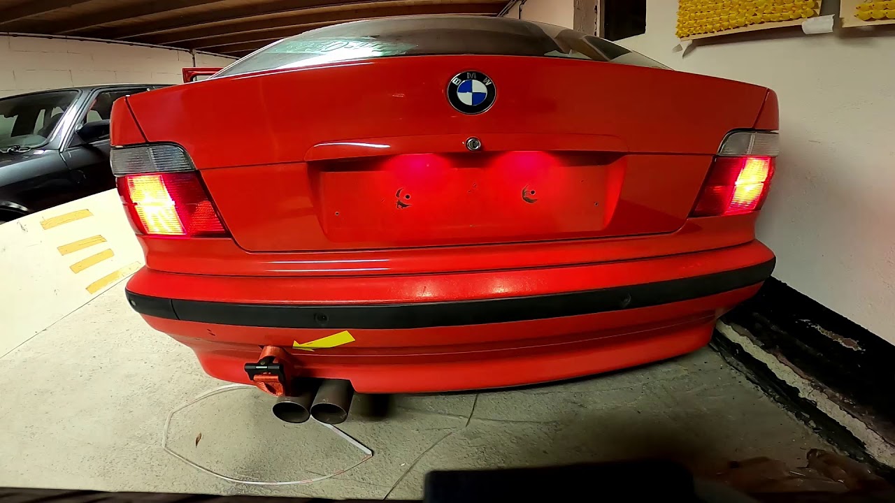 BMW E36 328ti RAW sound, rev with pops and bangs M52B28 - YouTube
