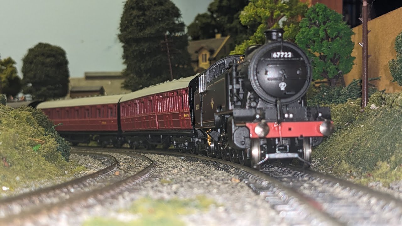Hornby BR/ER Thompson L1 Tank Engine 67722 solo running. - YouTube