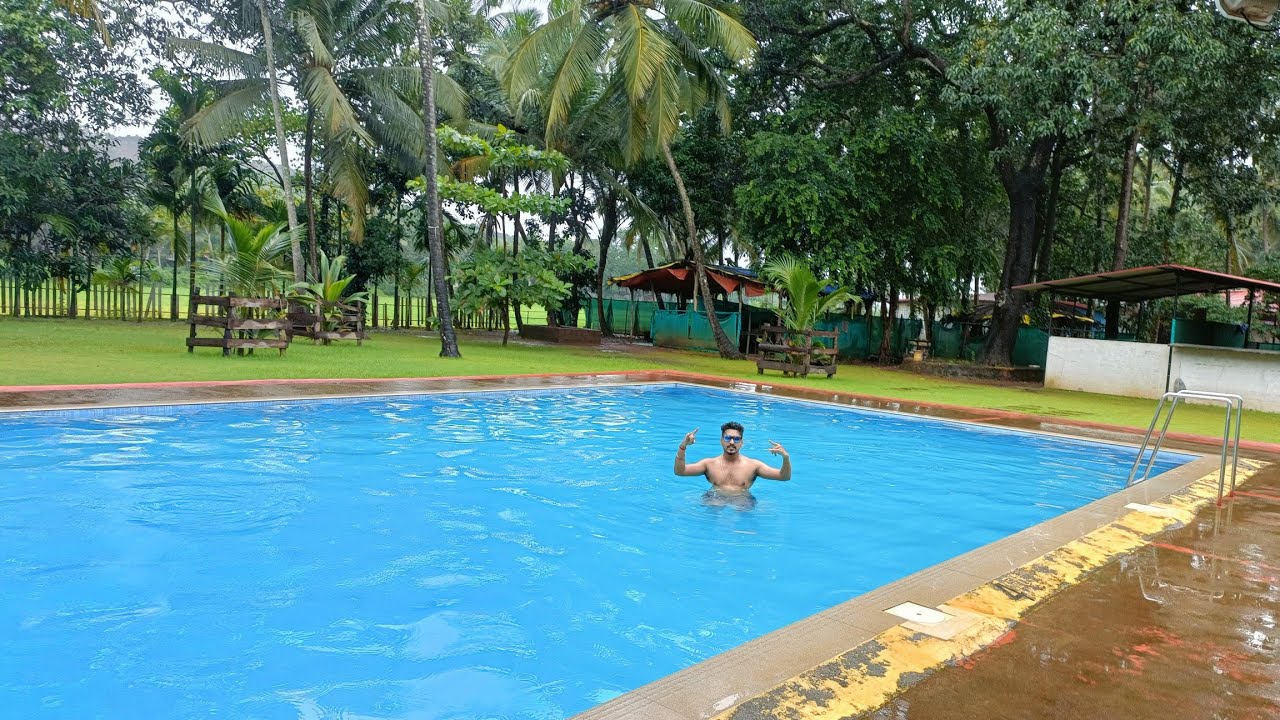 Monts splash, swimming pool in Goa.. ಬೈಕ ಡಿಕ್ಕಿ ಲಾಕ್ ಆಗಿ ಪ್ರಾಬ್ಲೆಮ್ ...