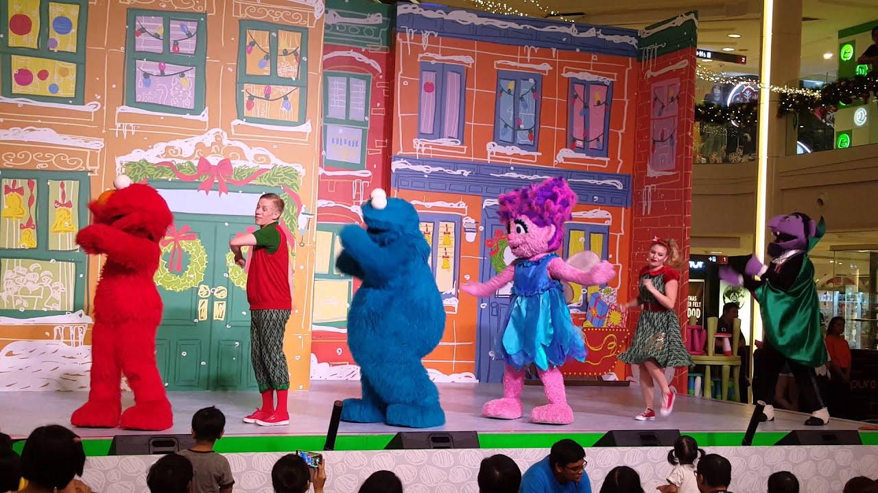 'Sesame Street' at Plaza Singapura, Video Clip 5/6 - YouTube