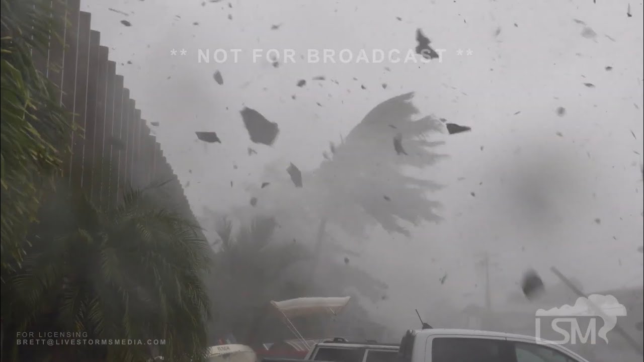 09-18-2022 Ponce, PR - Insane Winds Rip Roof Off - Debris Airborne ...