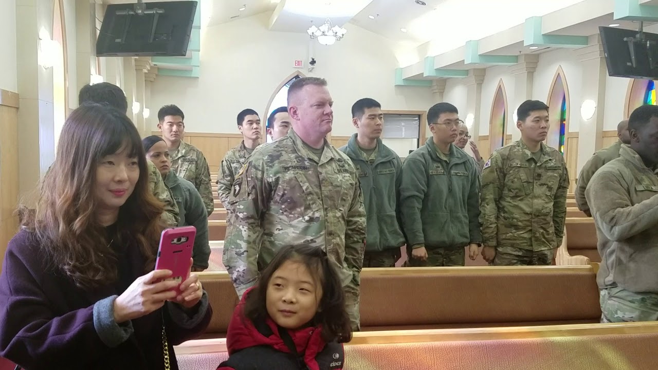 SGM Lee (KATUSA Senior NCO) award ceremony - YouTube