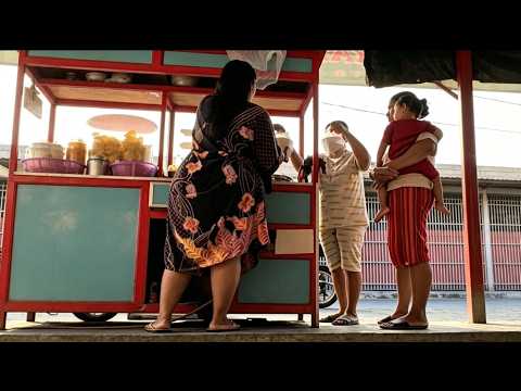Warung Stw Gemoy Melayani Pembeli di Warung — Rutinitas Pagi Berjualan Makanan di Kampung 🏡🍜