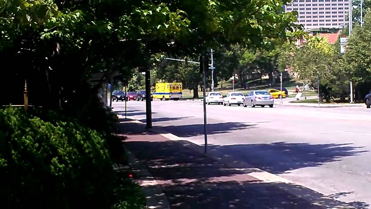 Ambulance Responding in Kansas City MO - YouTube